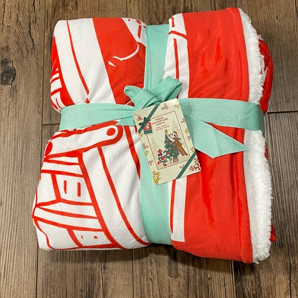 Disney | Bedding | Mickey And Minnie Holiday Throw | Poshmark